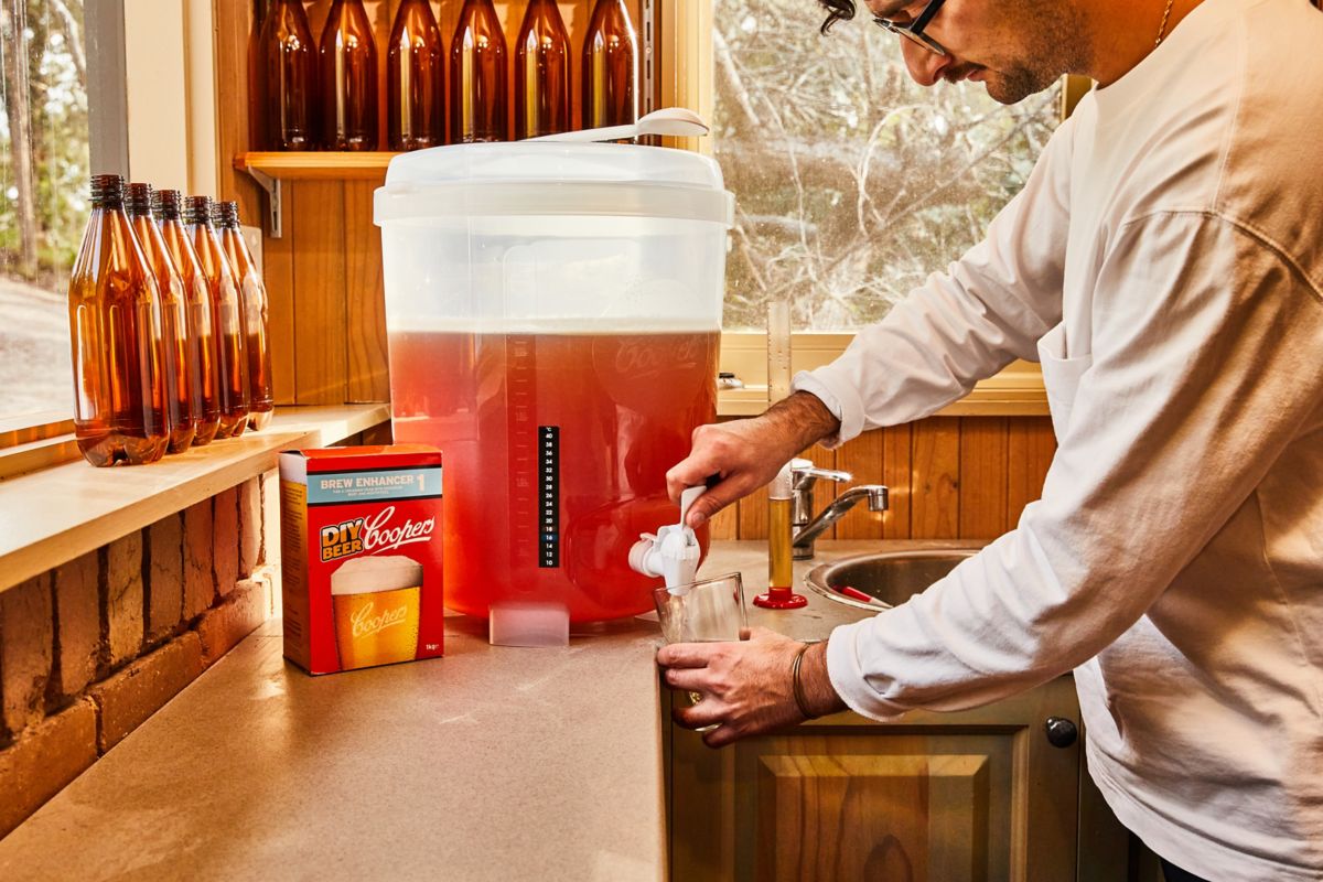 Home Brew Beginners Guide: Tips on Making Beer at Home from our Expert ...
