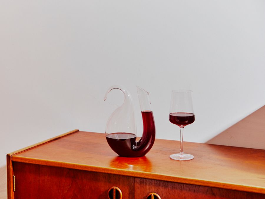 How to Decant Wine: A Guide by Wine Expert (Decanting Tips) - Dan's ...