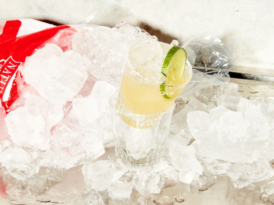 How to Choose the Right Ice for Your Cocktail? (Perfect Shape & Size ...