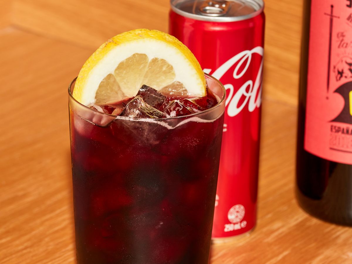 How to make Kalimotxo (Calimocho) Cocktail | Easy Red Wine & Coke ...