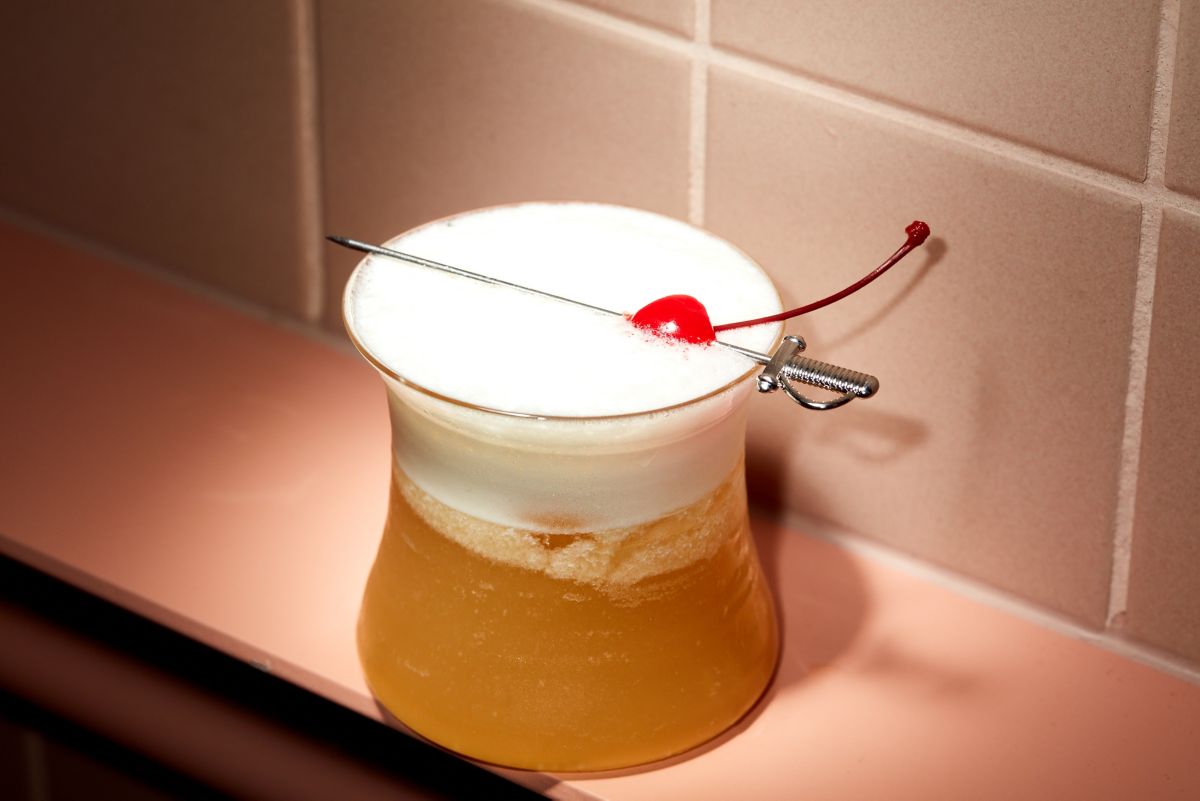 Top 5 Amaretto Cocktail Recipes to Try at Home (Amaretto Fizz, The ...