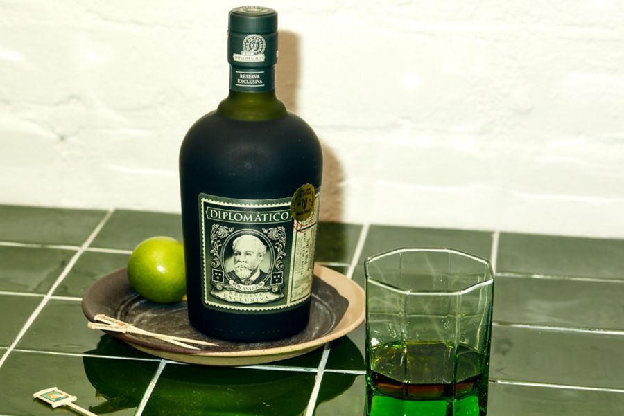 5 Best Rums for Winter Cocktails (Best Brands + Classic Rum Drinks ...