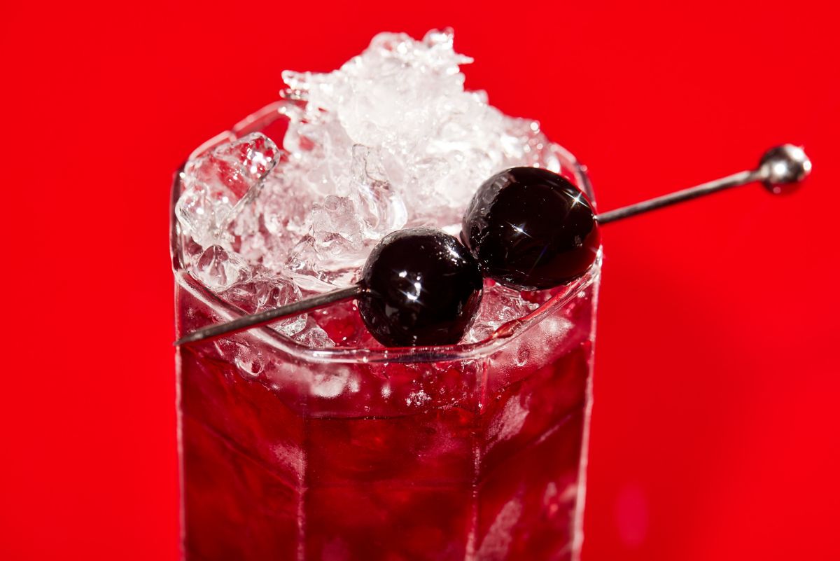 Cherry Christmas Spritz Cocktail (Easy Recipe with Ingredients) - Dan's ...