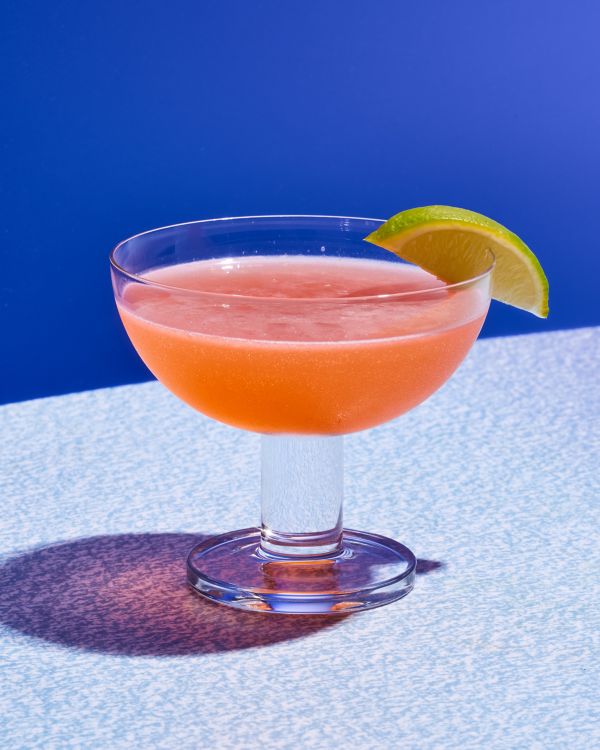 Best Division Bell Cocktail Recipe (with Simple Ingredients + Top Tips ...