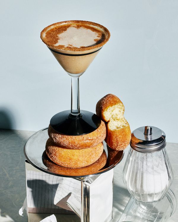 Easy Doughnut Cocktail Recipe (Ingredients + Top Tips) | How to Make ...