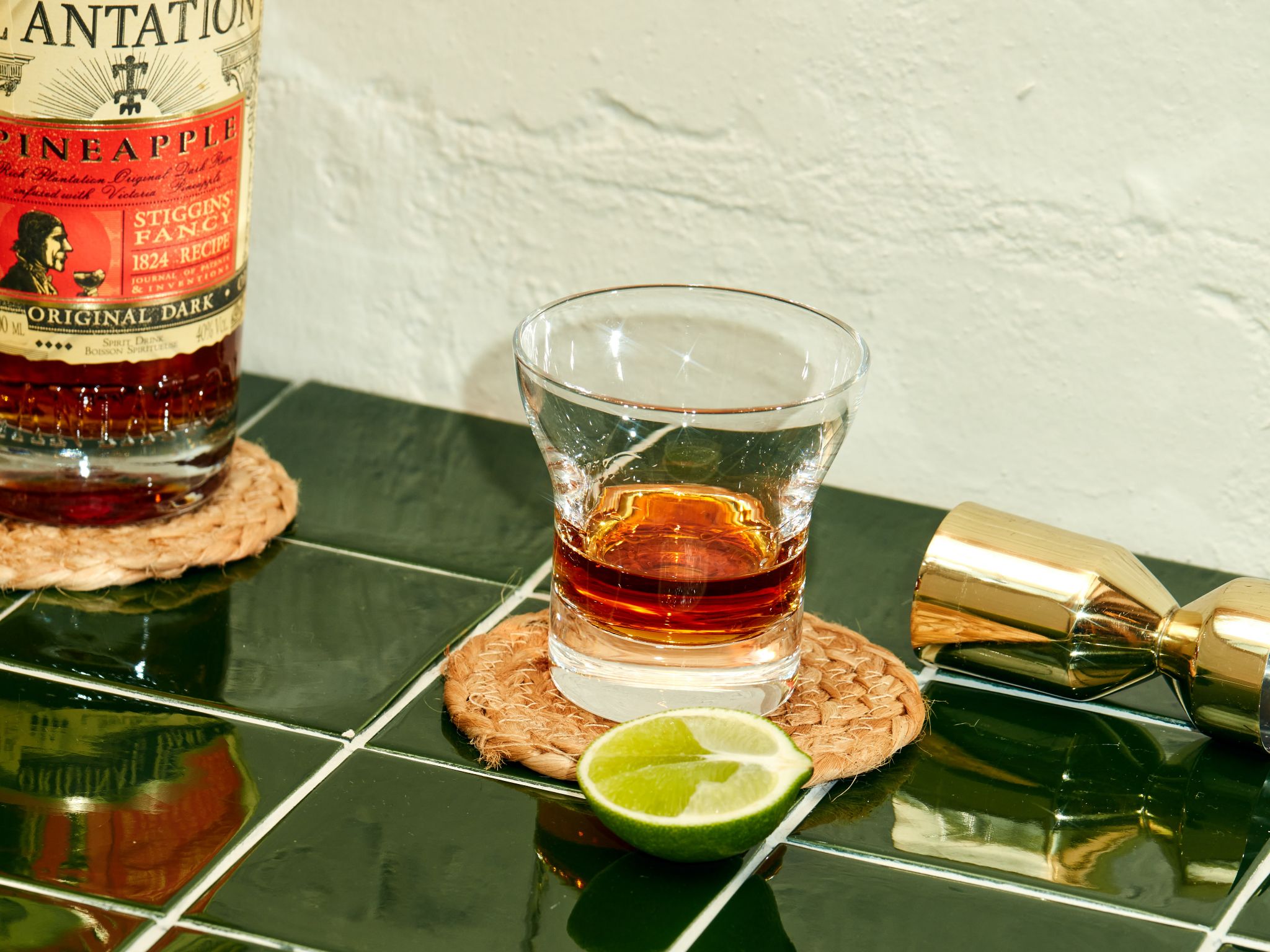Light Rum vs Dark Rum: How Are They Different? (Origin, Ageing & More ...