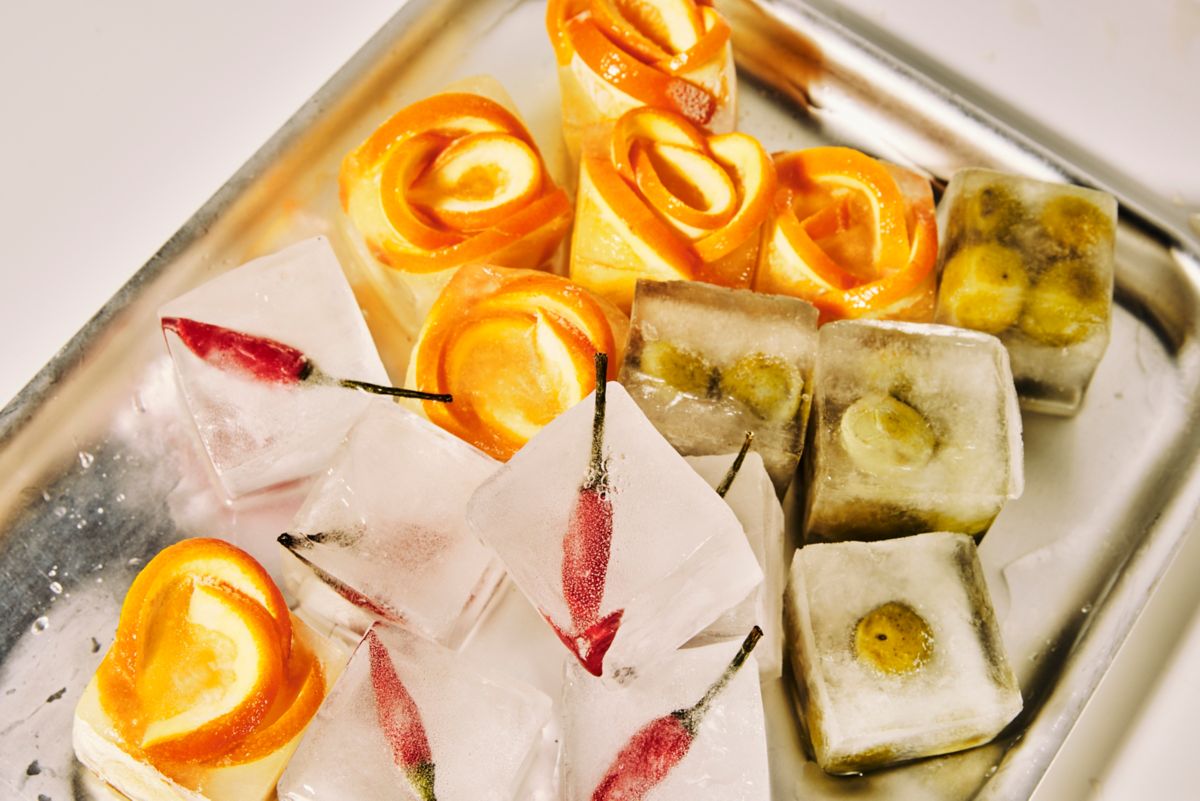 How to Make Flavoured DIY Ice For Cocktails (Complete Guide) - Dan's ...