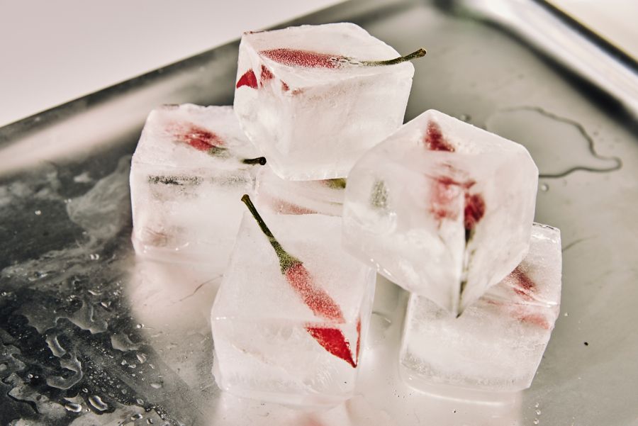 How to Make Flavoured DIY Ice For Cocktails (Complete Guide) - Dan's ...