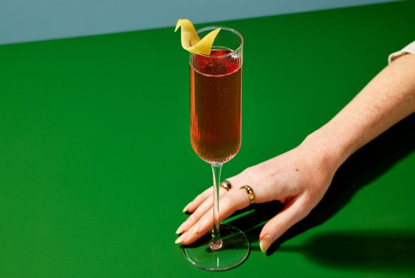 Best Kir Royale Cocktail Recipe (With Ingredients + Top Tips) - Dan's ...