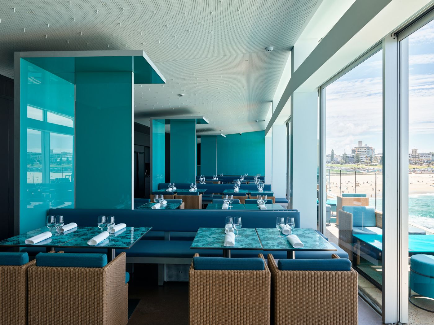 Icebergs Dining Room and Bar: A Splashy Beachside Setting in Bondi ...